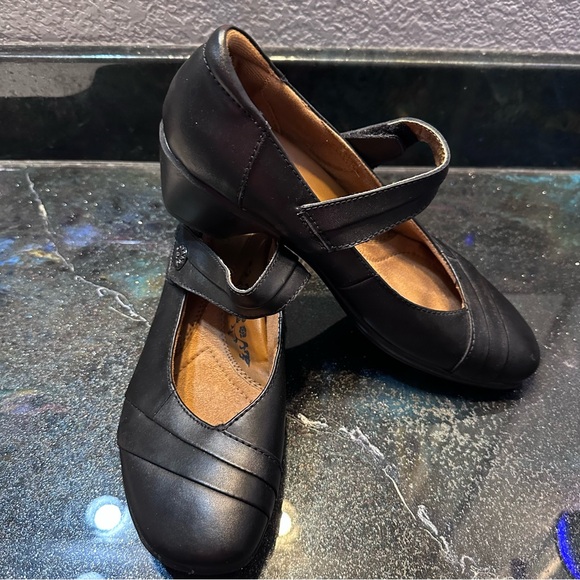 Earth Origins | Shoes | Earth Origins Black Leather Mary Jane Shoes ...